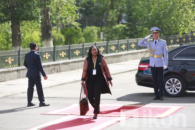 ФОТО Гадаад хэргийн эмэгтэй сайд нарын уулзалтад хүрэлцэн ирсэн эрхмүүд