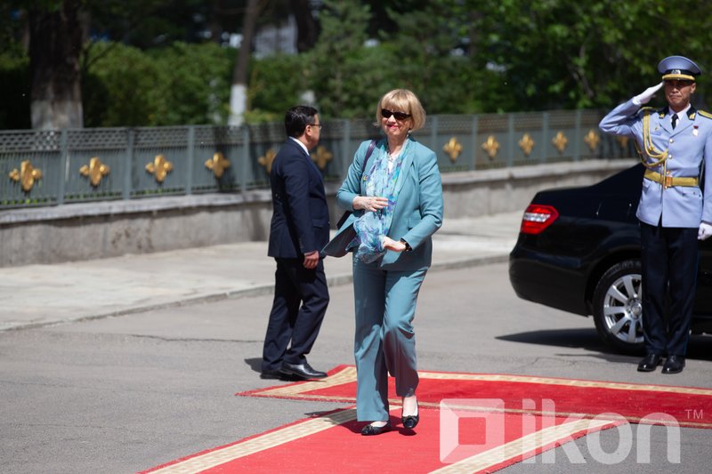 ФОТО Гадаад хэргийн эмэгтэй сайд нарын уулзалтад хүрэлцэн ирсэн эрхмүүд