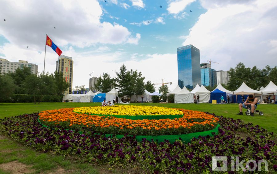 ФОТО Төв цэнгэлдэхэд наадамлаж яваа зочид