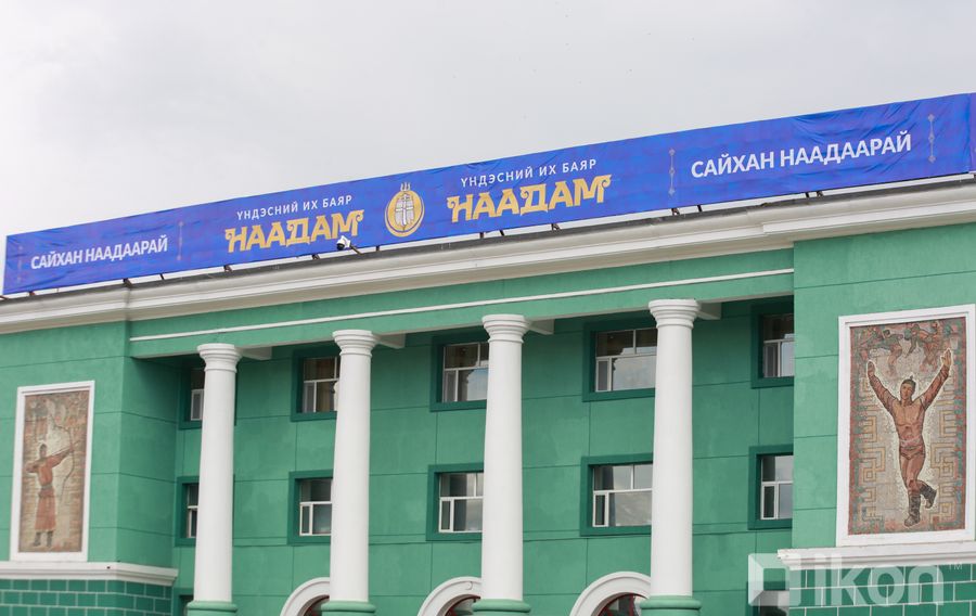 ФОТО Төв цэнгэлдэхэд наадамлаж яваа зочид