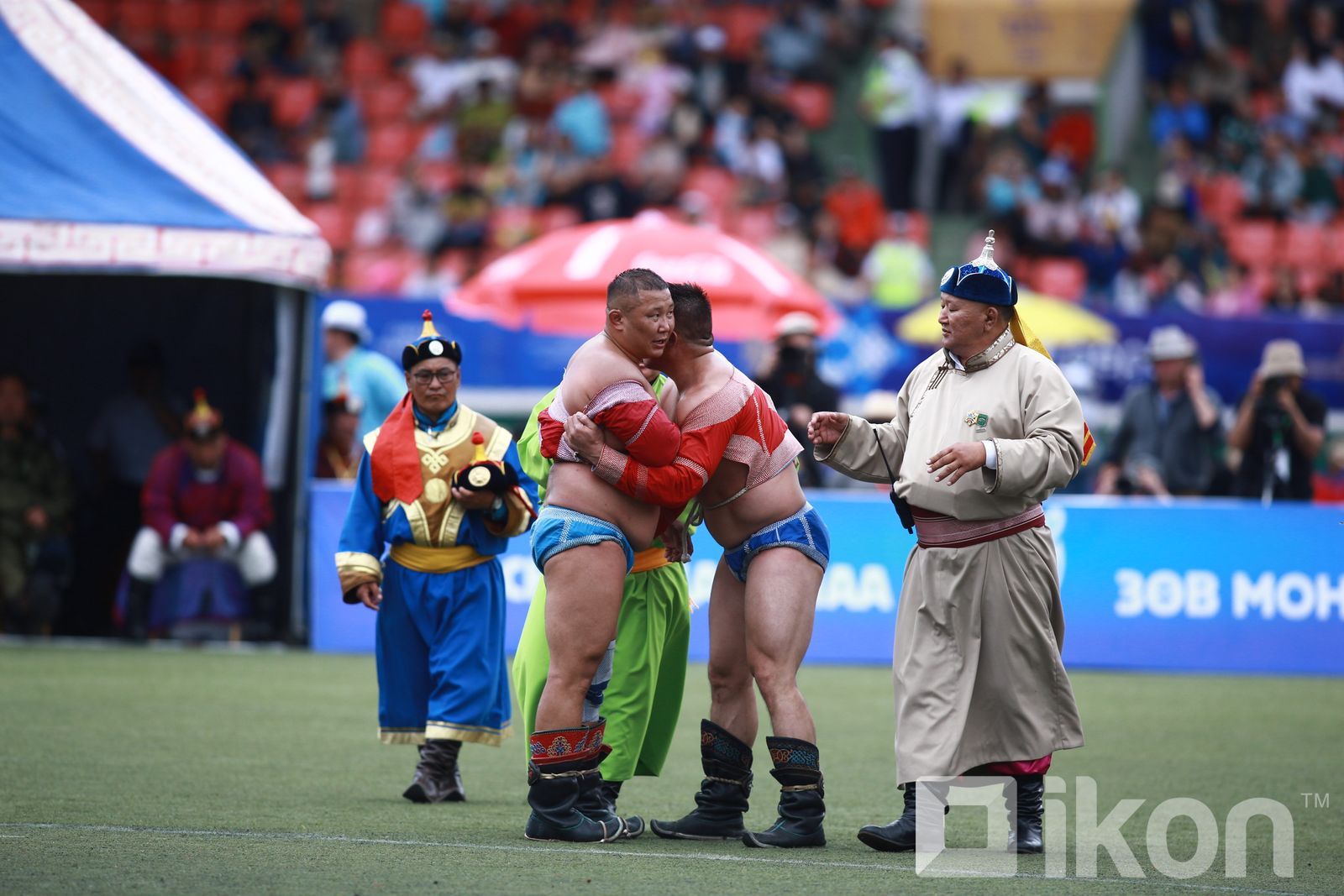 Хөлийн цэцийн шийдвэрээр даян аварга Н Батсуурь улсын арслан Ц Содномдоржийг давлаа