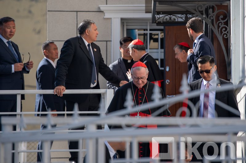 ФОТО Гэгээн Ширээт Улсын Төрийн тэргүүн Пап Францисыг үдлээ