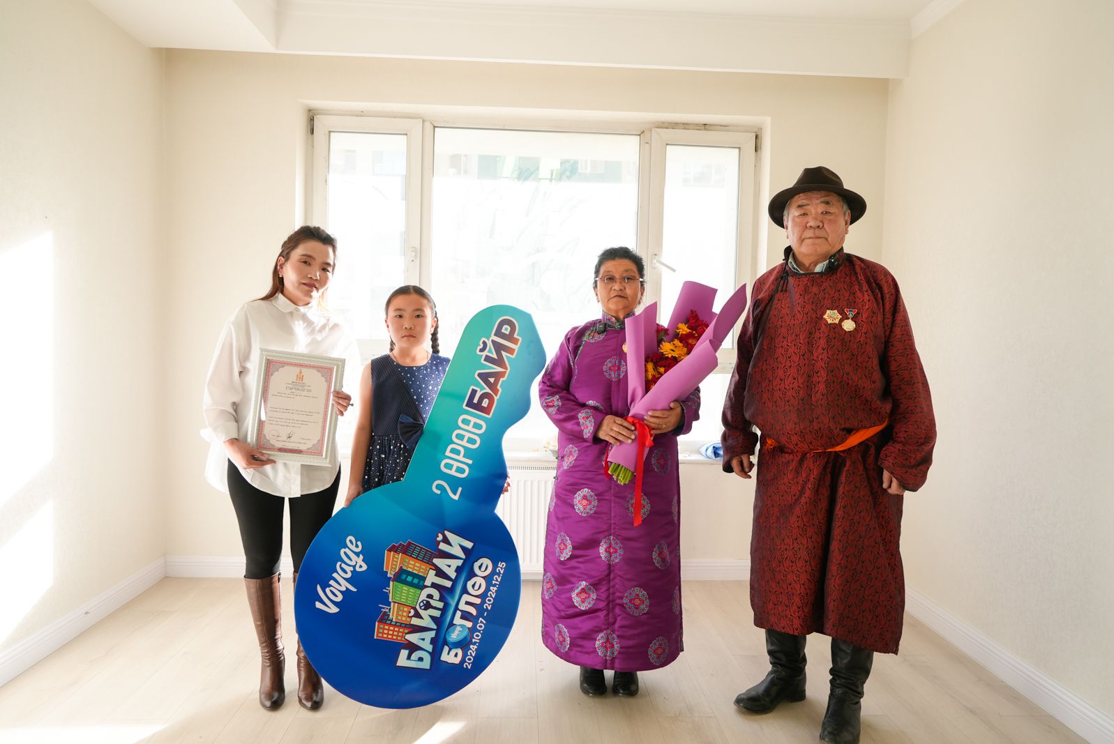 Эм Жи Эл Акуа ХК-аас “Байртай бөглөө” хөтөлбөрийн азтан Н.Цэцэгмаад ...