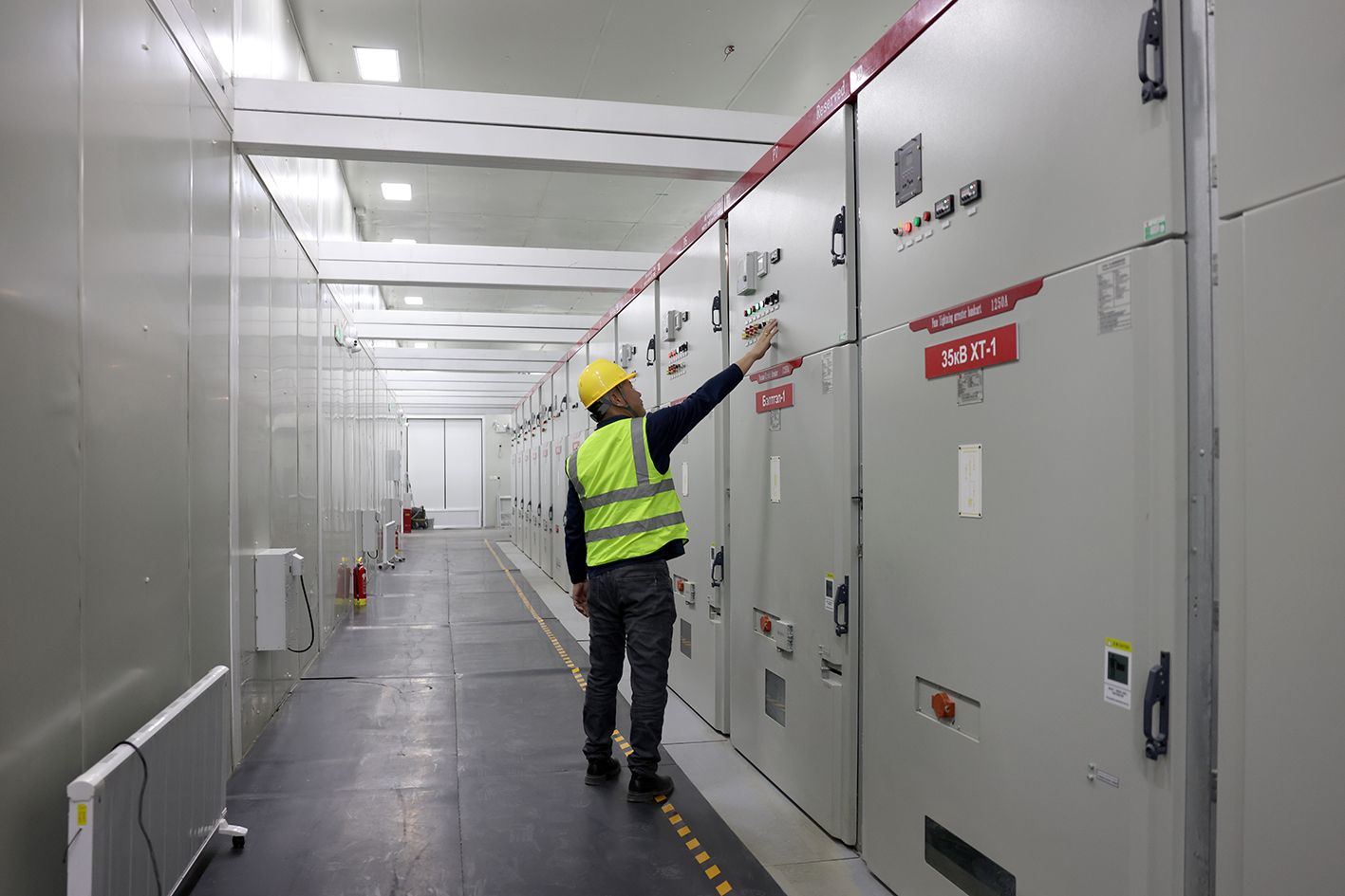 С Хүрэлсүх Туршилтын явцад батарейн станцад гэмтэл саатал гараагүй Одоо монгол инженерүүд хариуцна