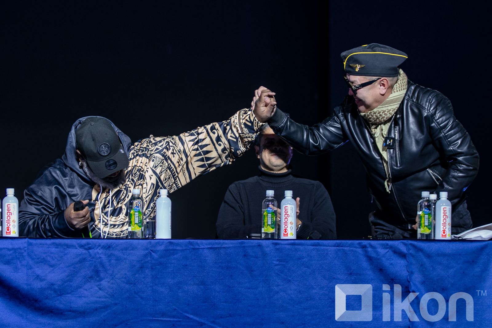 “Маргаашаас “Хар тас“ хамтлаг албан ёсоор тайзнаасаа бууж байна. Бие ...