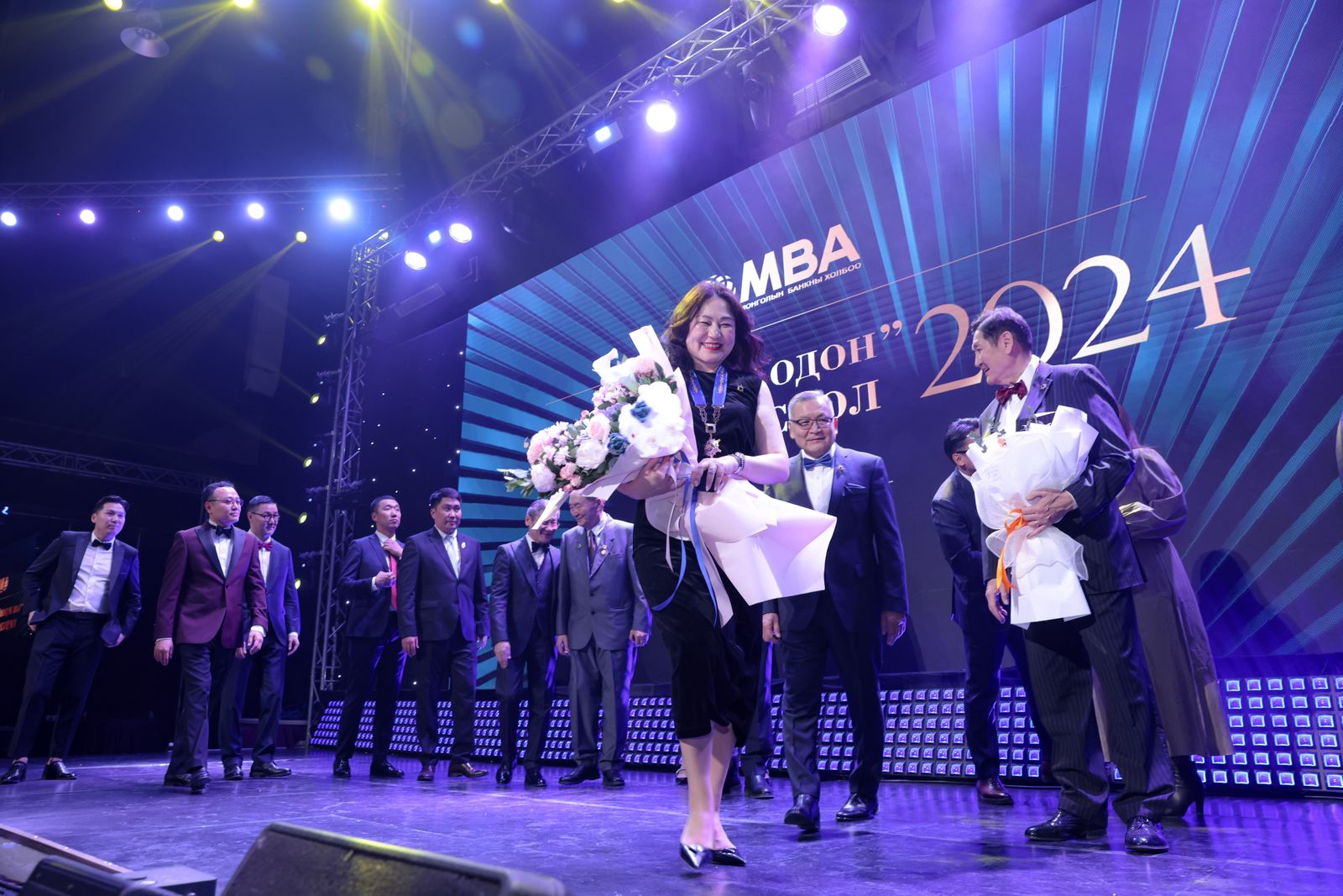 Банкны салбарын дээд шагнал “Хаш эрдэнийн одон” г ХААН Банкны Гүйцэтгэх захирал Р Мөнхтуяа хүртлээ