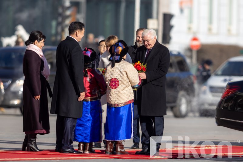 ФОТО ХБНГУ ын Ерөнхийлөгч Ф В Штайнмайэр болон түүний гэргийг төв талбайд албан ёсоор угтлаа