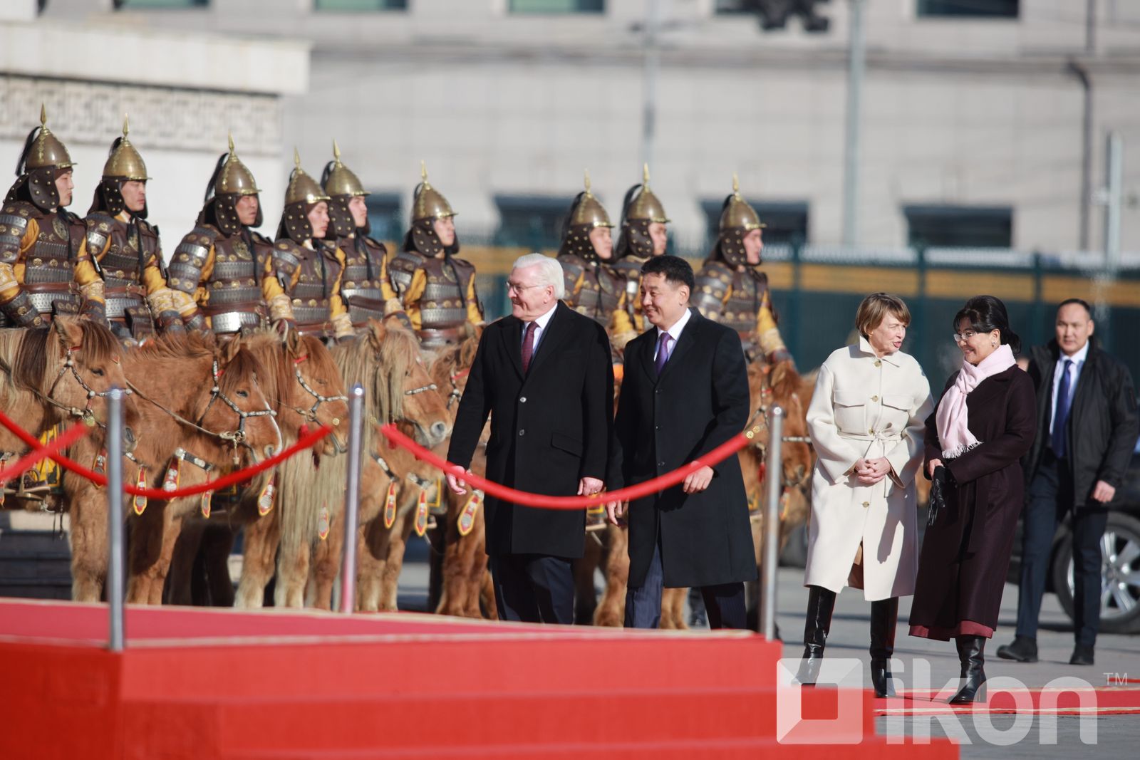 ФОТО ХБНГУ ын Ерөнхийлөгч Ф В Штайнмайэр болон түүний гэргийг төв талбайд албан ёсоор угтлаа