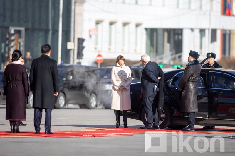 ФОТО ХБНГУ ын Ерөнхийлөгч Ф В Штайнмайэр болон түүний гэргийг төв талбайд албан ёсоор угтлаа
