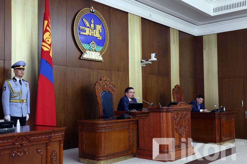 ФОТО Найм дахь парламентын сүүлчийн чуулган хуралдааны танхимаа солив