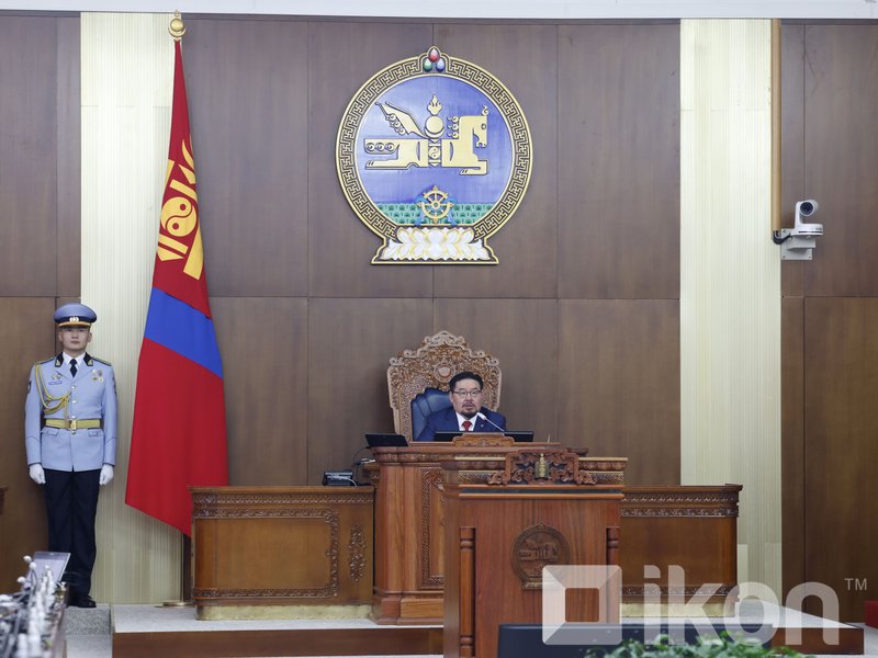 ФОТО Найм дахь парламентын сүүлчийн чуулган хуралдааны танхимаа солив