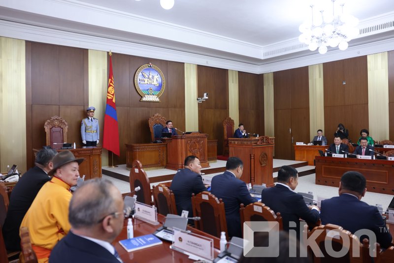 ФОТО Найм дахь парламентын сүүлчийн чуулган хуралдааны танхимаа солив