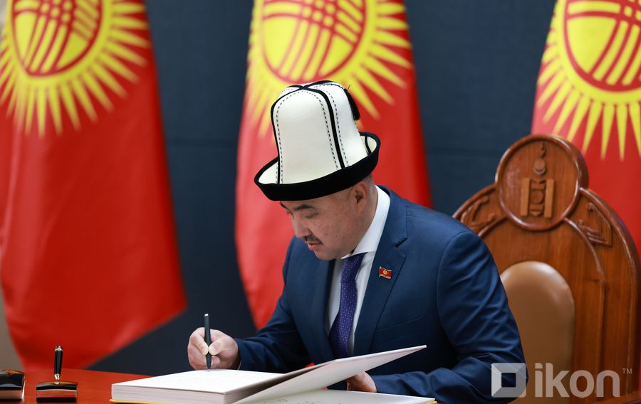 ФОТО Киргиз улсын парламентын даргын түвшинд Монгол Улсад хийж буй