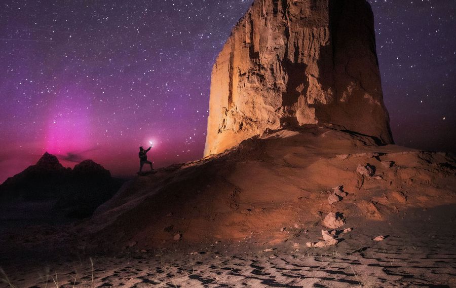 Гэрэл зурагчин Ж.Амартүвшин: Өмнөговийн Баянзагт туйлын туяаны ...