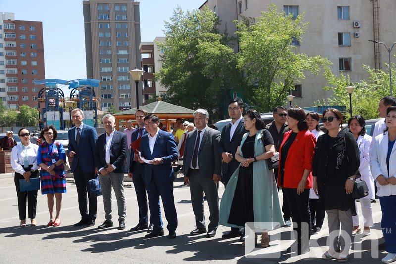 ФОТО Орон нутагт явуулын эмнэлгийн үйлчилгээ үзүүлэх тусгай тоноглолтой 20 автомашиныг