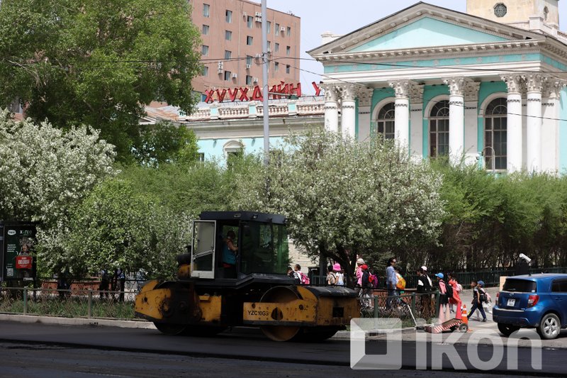 ФОТО Метромоллын уулзвараас Хүнсний 4 дүгээр дэлгүүрийн уулзвар хүртэлх замын засвар дуусаж байна