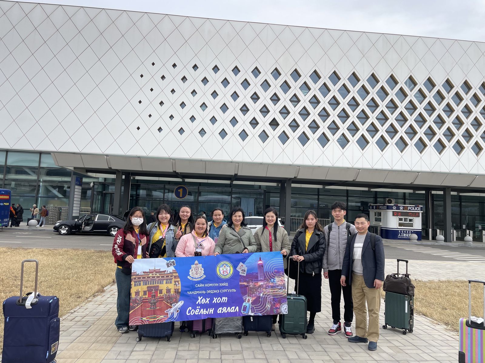 Өвөр Монголын Багшийн Их Сургууль ЕБ ын Чандмань Эрдэнэ сургуультай соёлын аялал жуулчлалыг