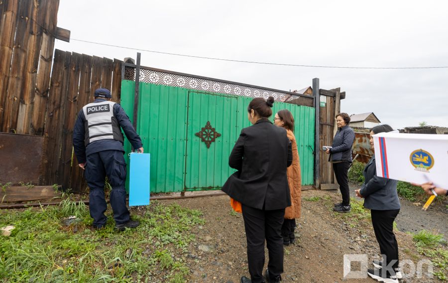 ФОТО Хүсэлт гаргасан иргэдийн саналыг зөөврийн битүүмжилсэн саналын