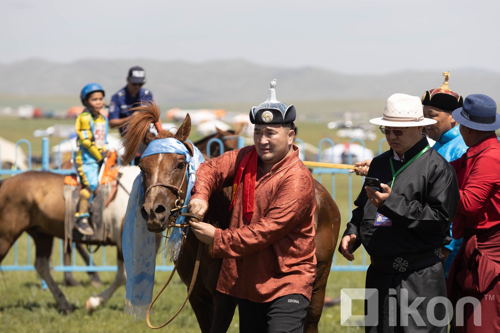 АЗАРГА Булган аймгийн Гурванбулаг сумын уяач С Гал Эрдэнийн нандин хонгор азарга түрүү магнайд