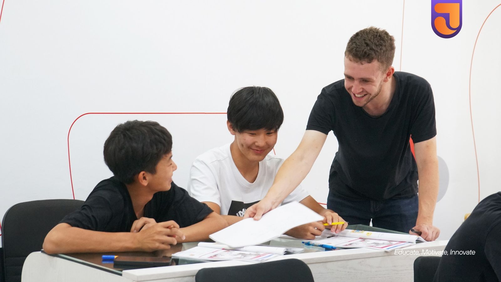 JET SCHOOL OF ENGLISH сургалтын төвүүдийн хэмжээнд анх удаа олон улсын хөтөлбөрийг сургалтын ...