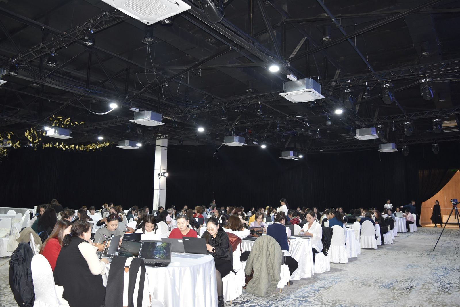 Э.Золбоо: Техник технологи хөгжсөн энэ үед интерактив хичээл сургалтын ...